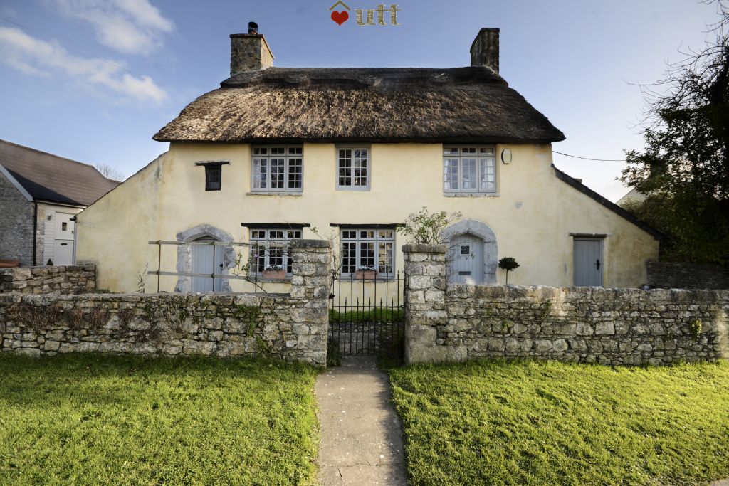 Bwthyn Rhosyn - Under the Thatch - Dog-friendly
