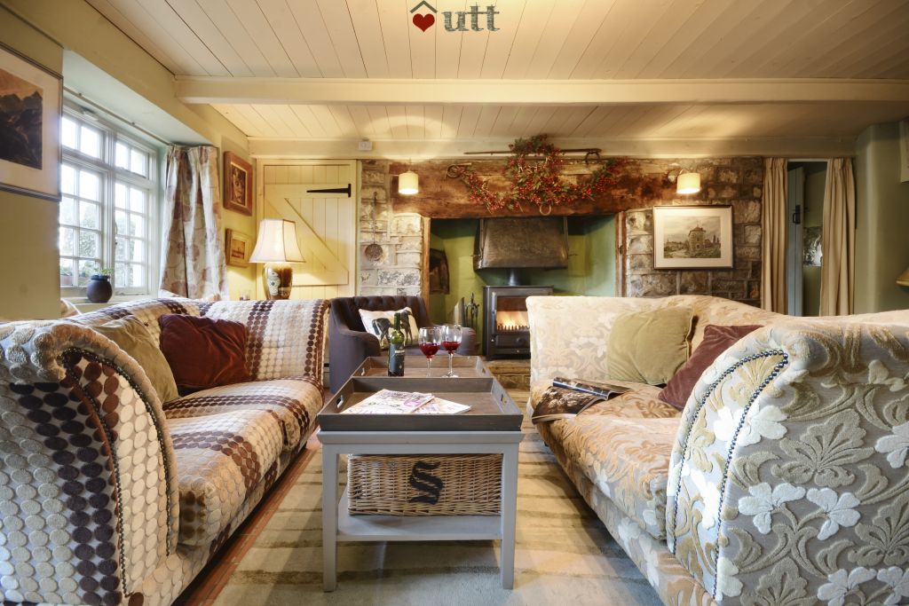 Bwthyn Rhosyn - Under the Thatch - Dog-friendly