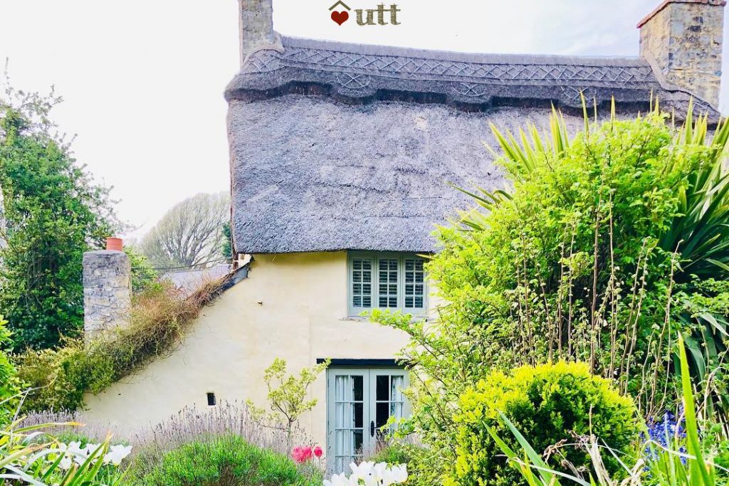 Bwthyn Rhosyn - Under the Thatch - Dog-friendly
