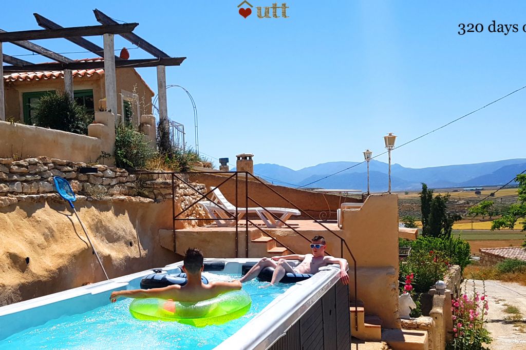 La Veranda (pool & hot tub) - Under the Thatch - In the sun