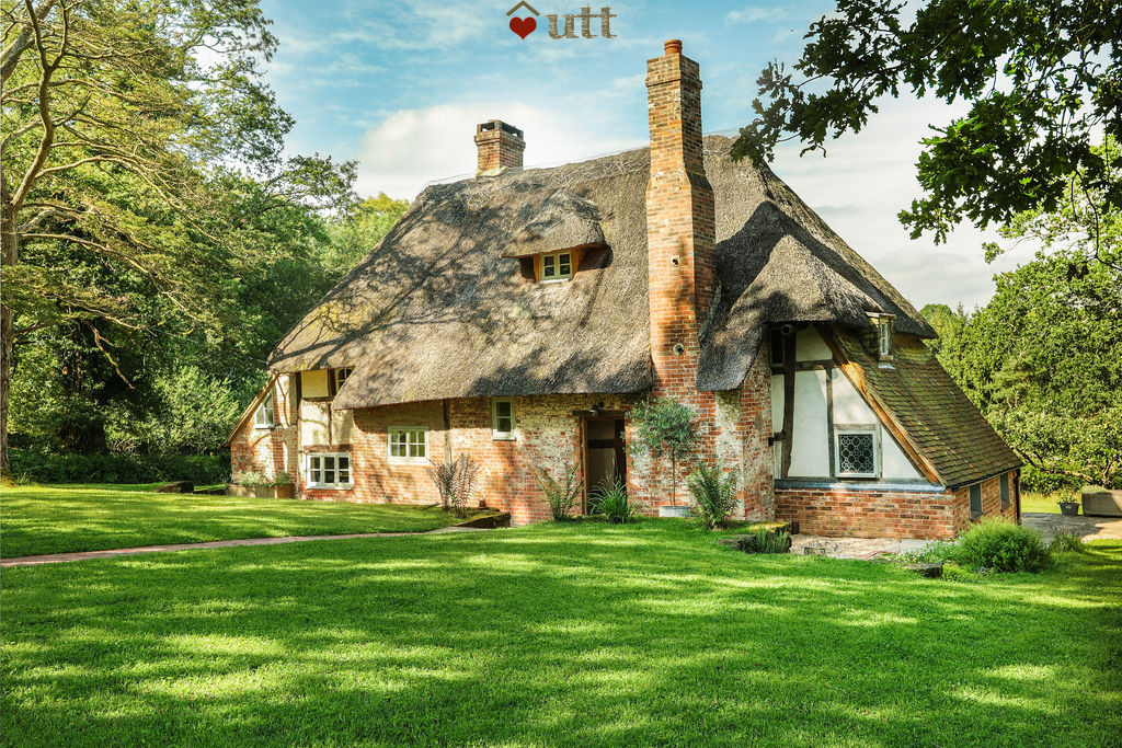 Sussex House - Under the Thatch - Traditional