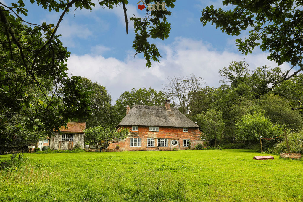 Sussex House - Under the Thatch - Traditional