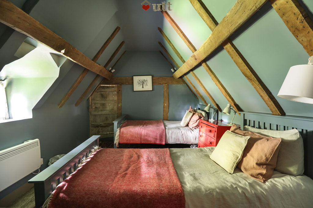 Sussex House - Under the Thatch - Traditional