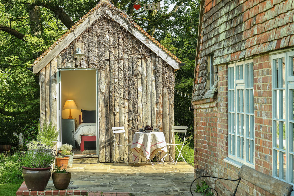 Sussex House - Under the Thatch - Traditional