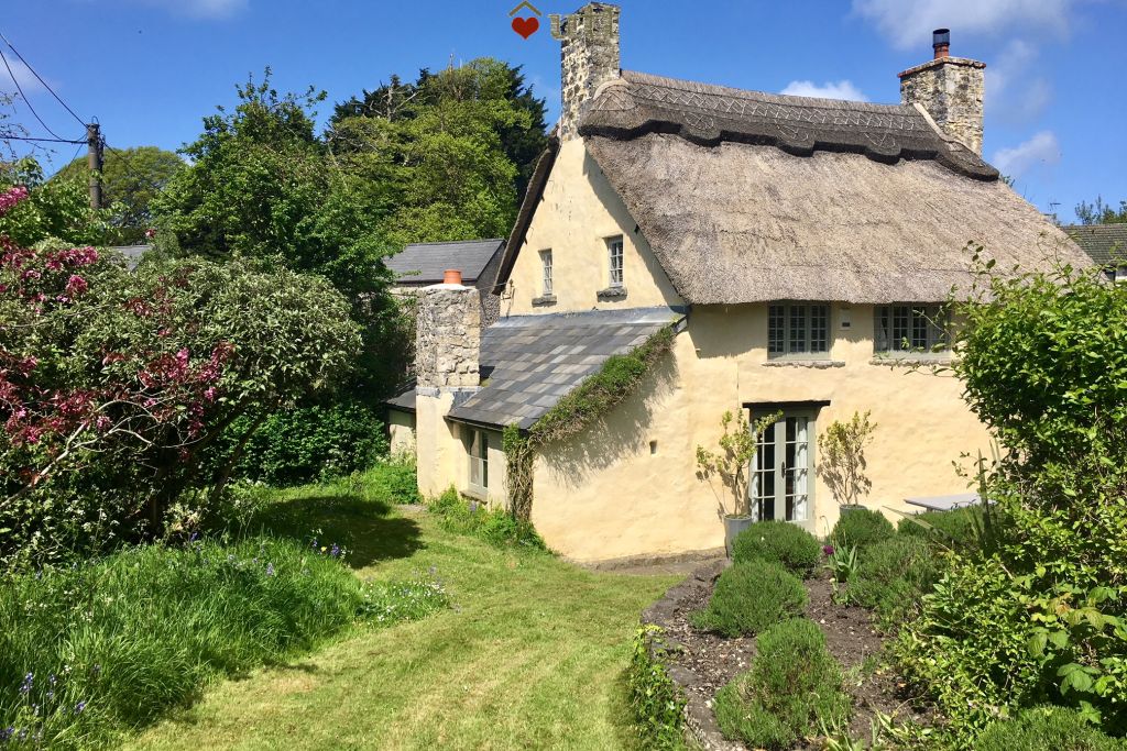Bwthyn Rhosyn - Under the Thatch - Dog-friendly