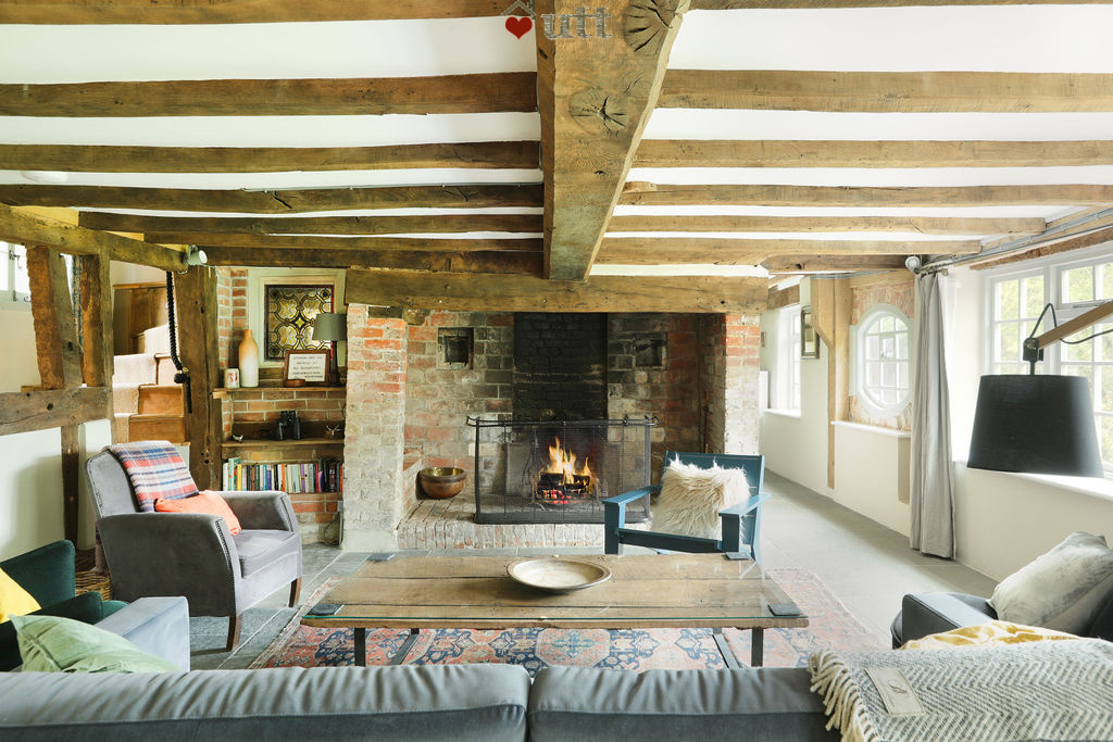 Sussex House - Under the Thatch - Traditional