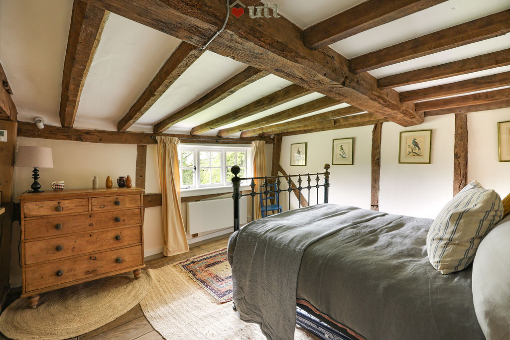 Sussex House - Under the Thatch - Traditional