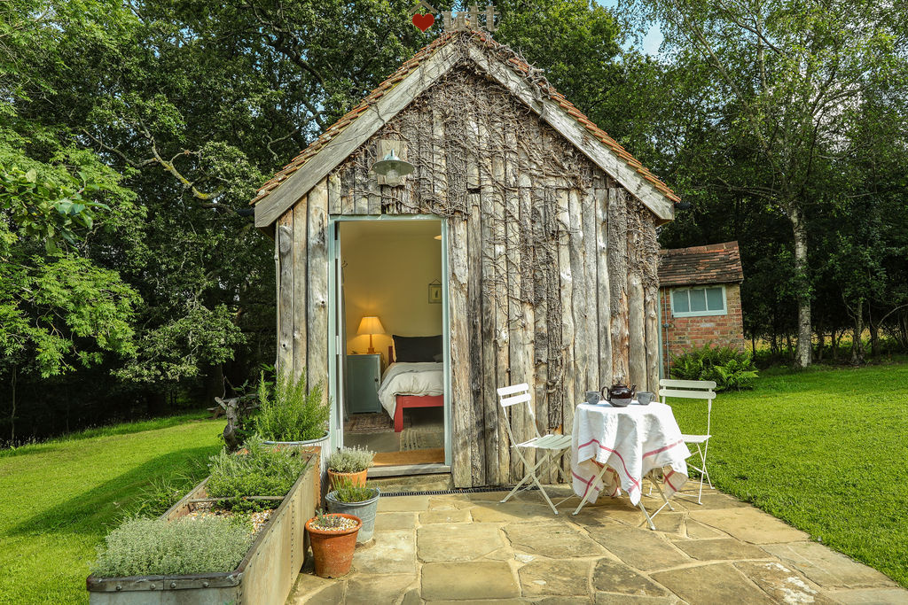Sussex House - Under the Thatch - Traditional
