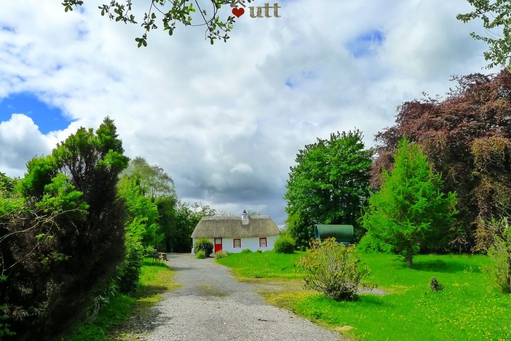 Geaglum - Under the Thatch - Family cottages