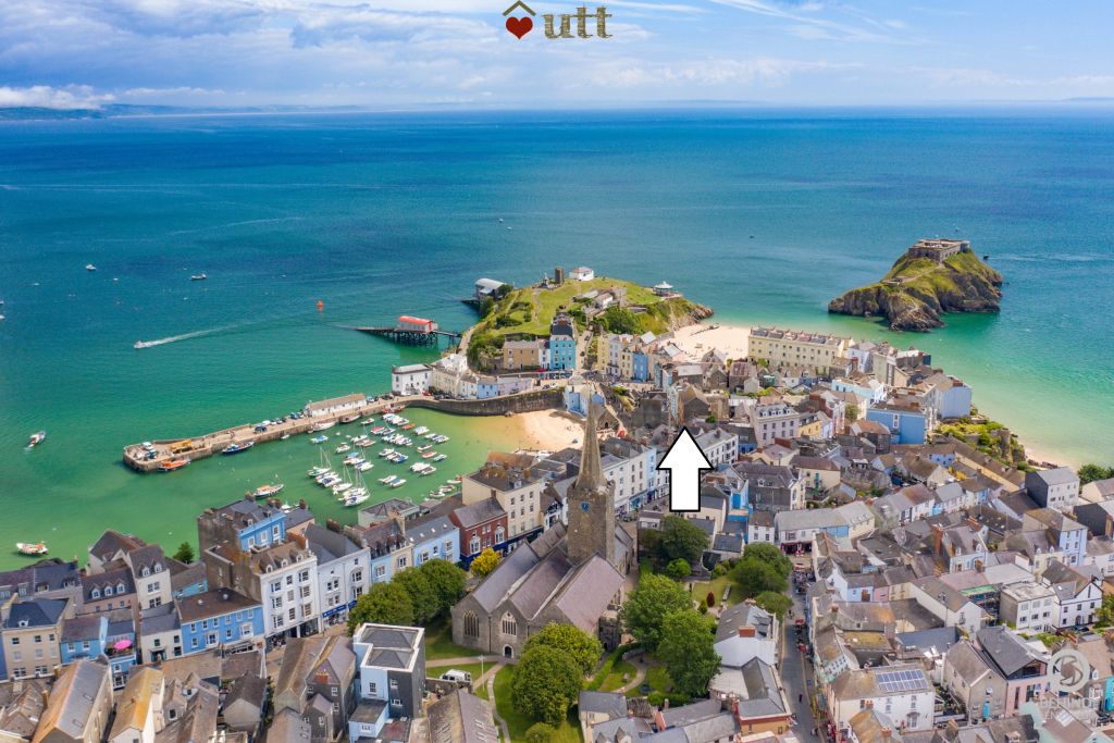 Tenby House - Under the Thatch - Get-together