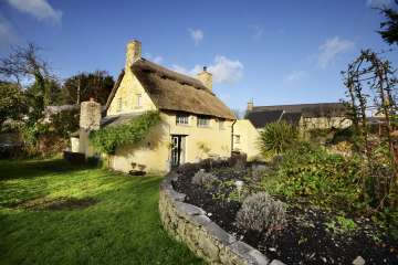 Bwthyn Rhosyn - Under the Thatch - Dog-friendly