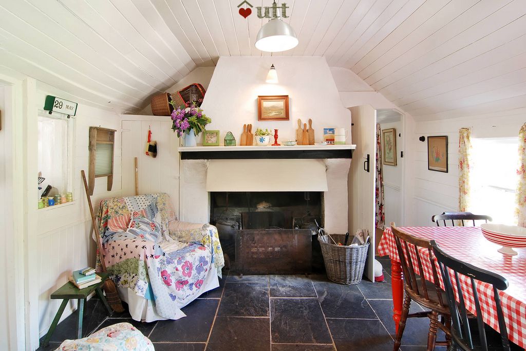 Geaglum Cottage & Gypsy Caravan - Under the Thatch - Quirky